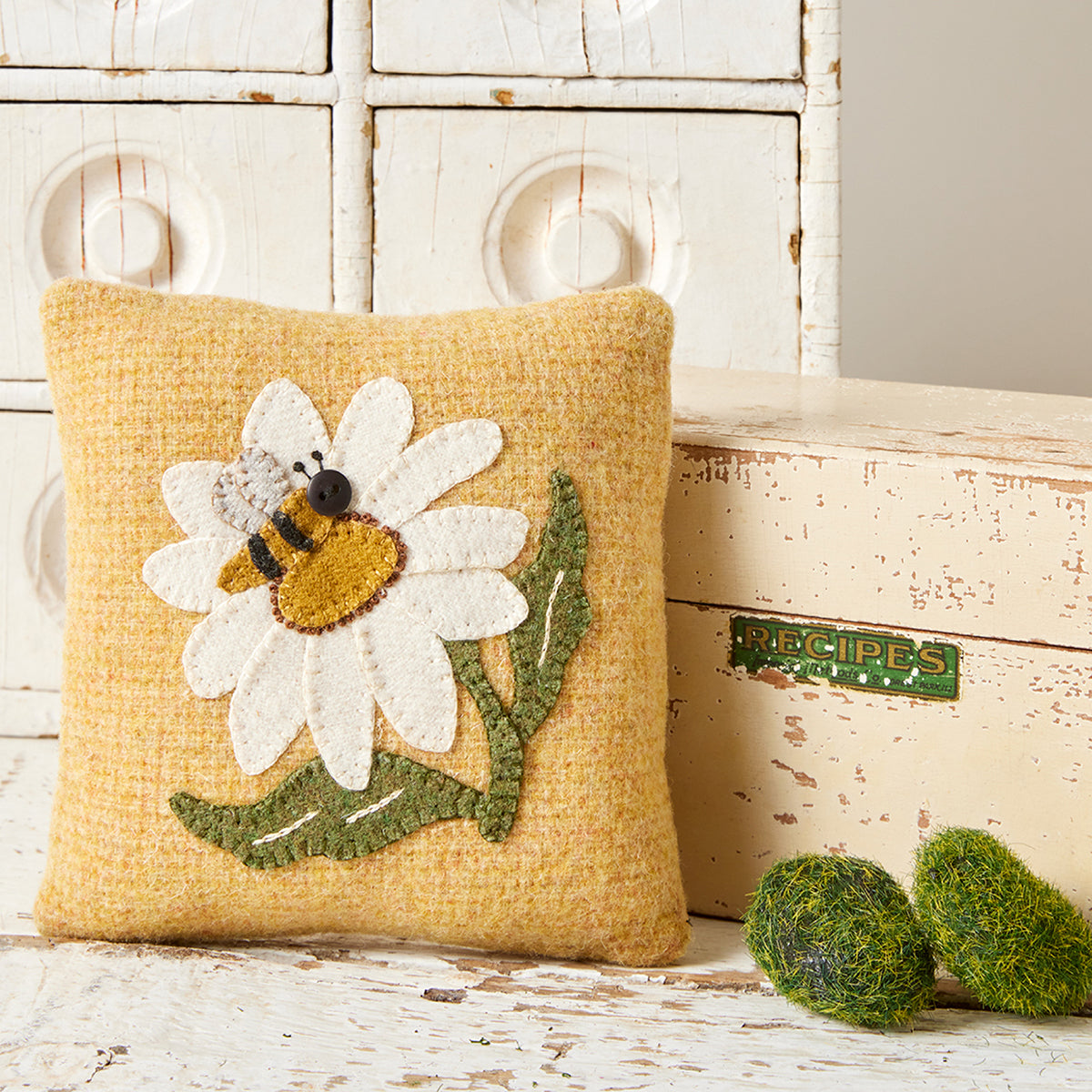 Daisy Pillow – Buttermilk Basin