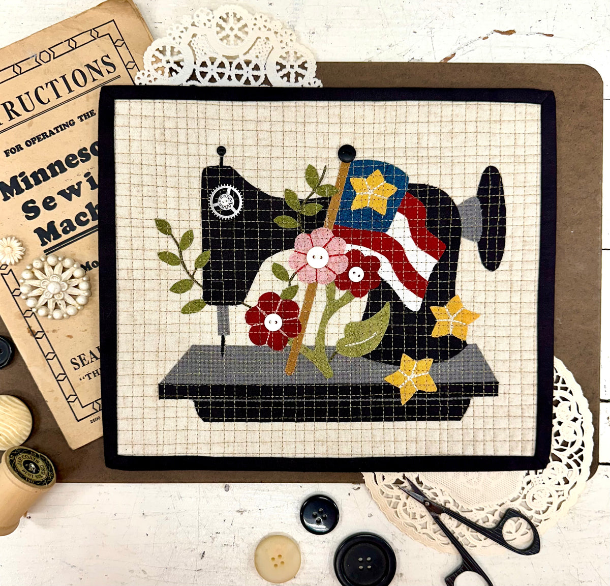 Vintage Featherweight Sewing Machine Scrapplique – Buttermilk Basin